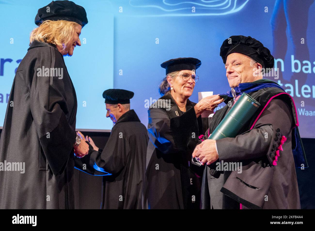 AMSTERDAM - The Belgian virologist Marc Van Ranst will receive an ...