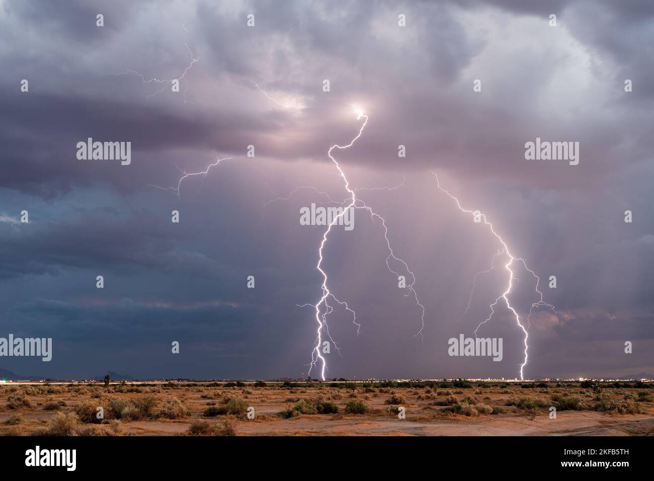 Lightning strikes ground hi-res stock photography and images - Alamy