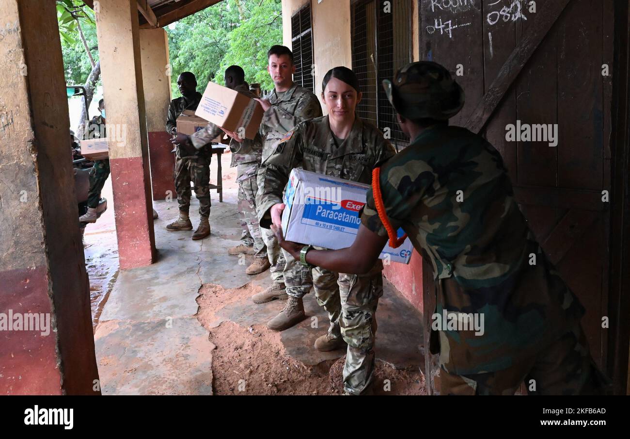 Soldiers assigned to the 91st Civil Affairs Battalion work with ...