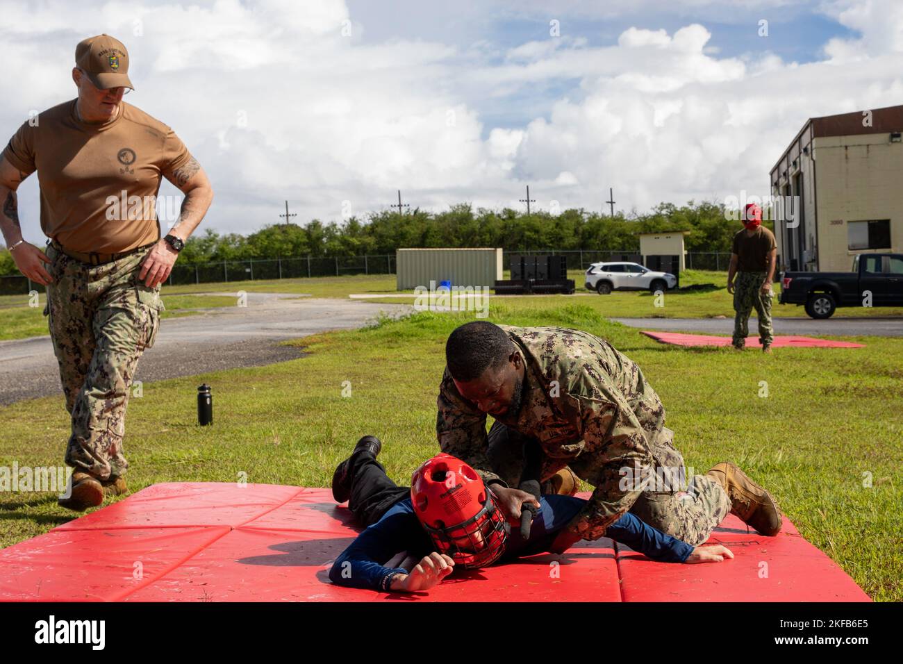 SANTA RITA, Guam (Sept. 1, 2022) Sailors from Navy Cargo Handling ...