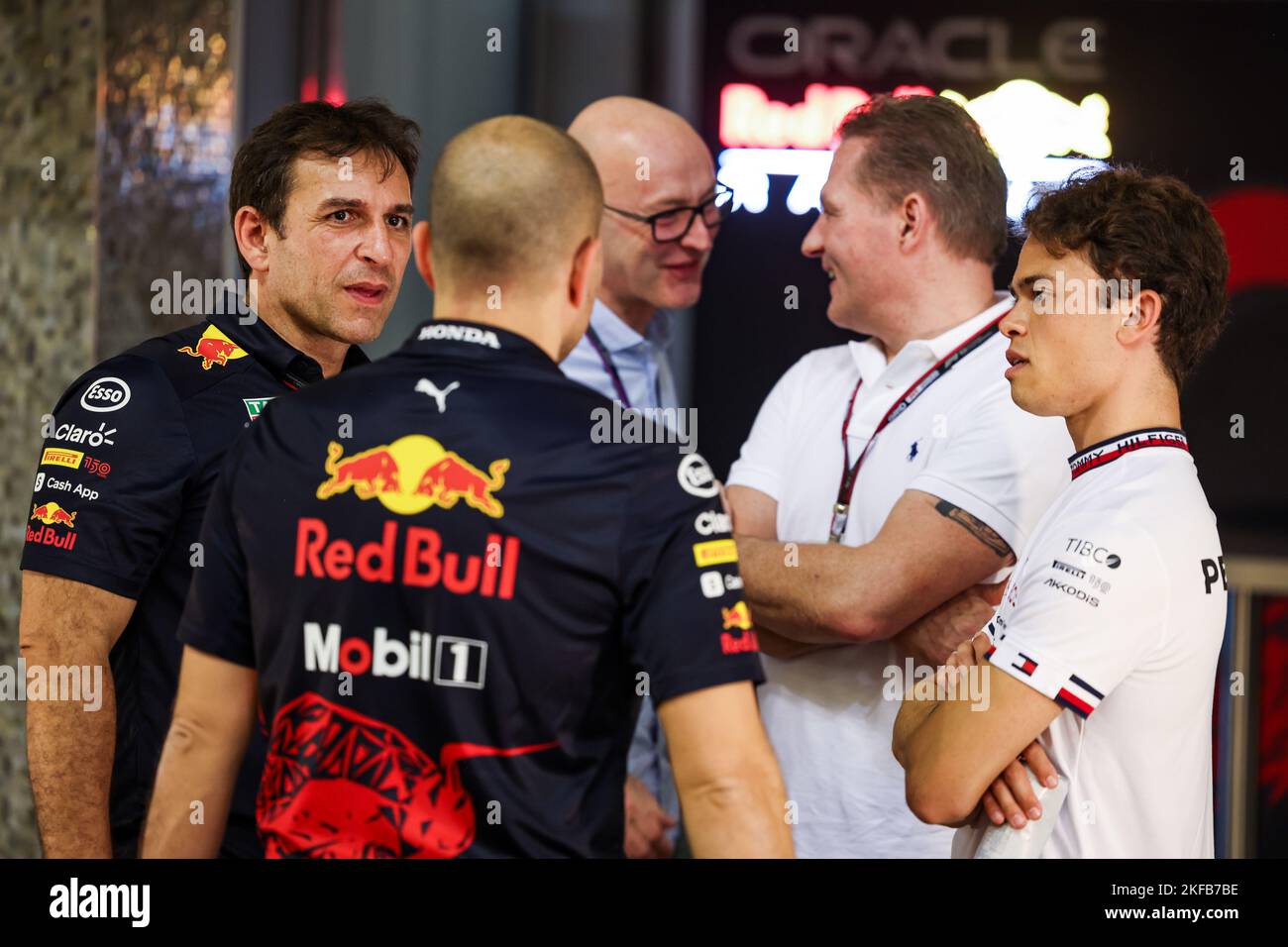DE VRIES Nyck (ned), Reserve Driver of Mercedes AMG F1 Team, with Red ...