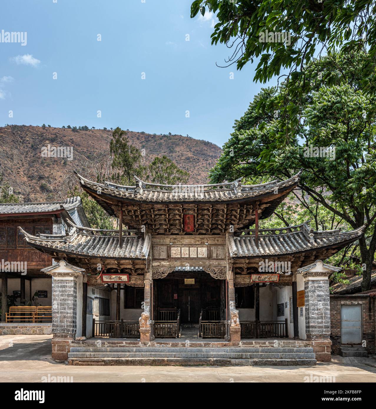 Historic building in lijiang hi-res stock photography and images - Alamy