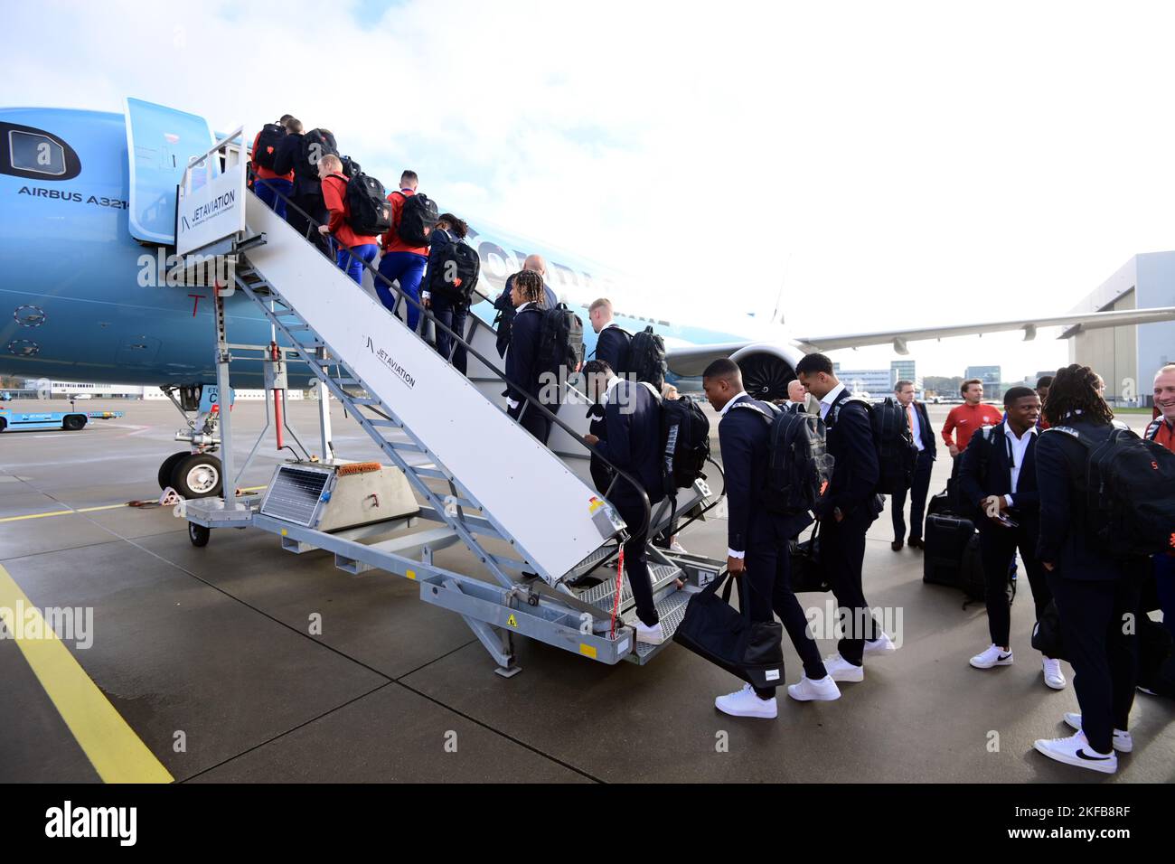 SCHIPHOL - The selection of the Dutch national team during the goodbye ...