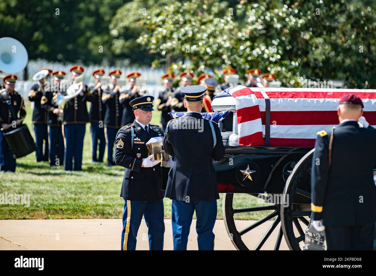 Soldiers from the 3d U.S. Infantry Regiment (The Old Guard), the 3d U.S ...