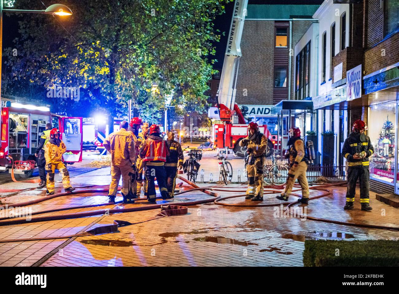 Hoogezand - A very large fire has destroyed a shed behind a shop in ...