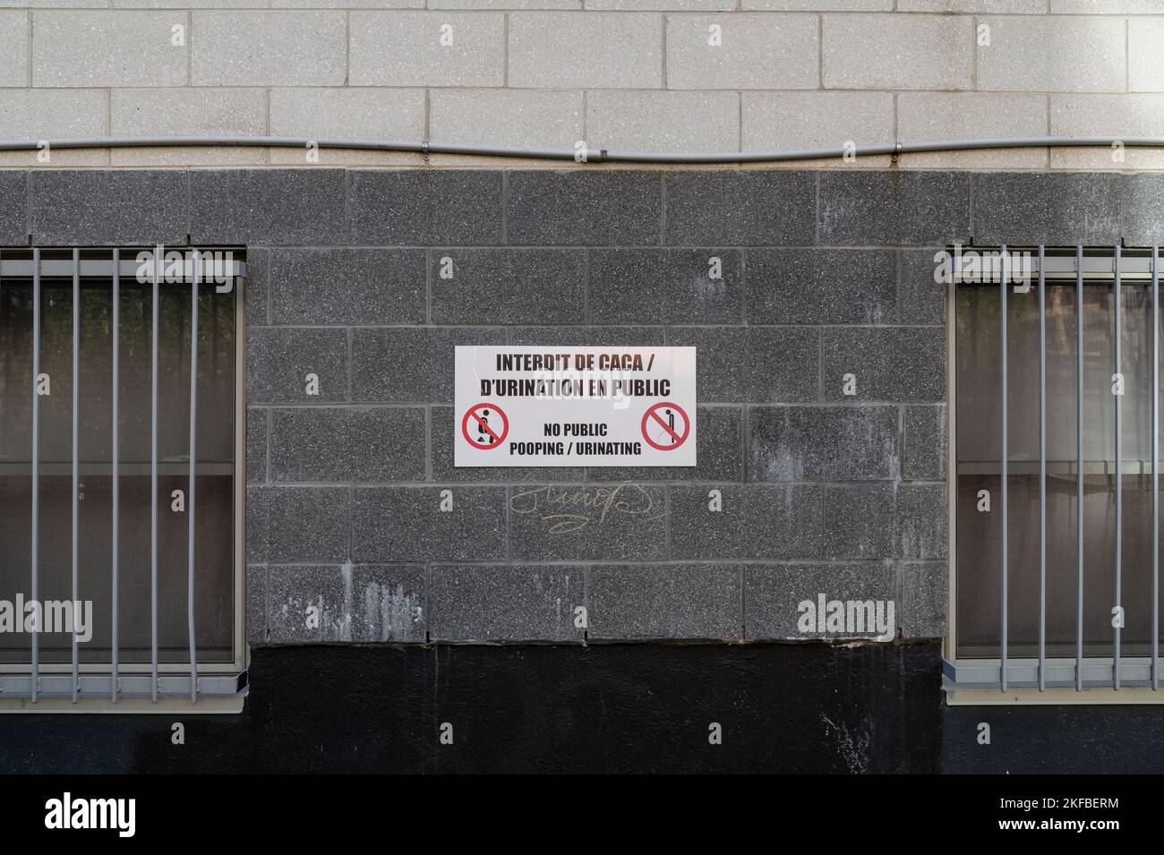 No pooping or peeing sign, Montreal, Quebec, Canada Stock Photo - Alamy