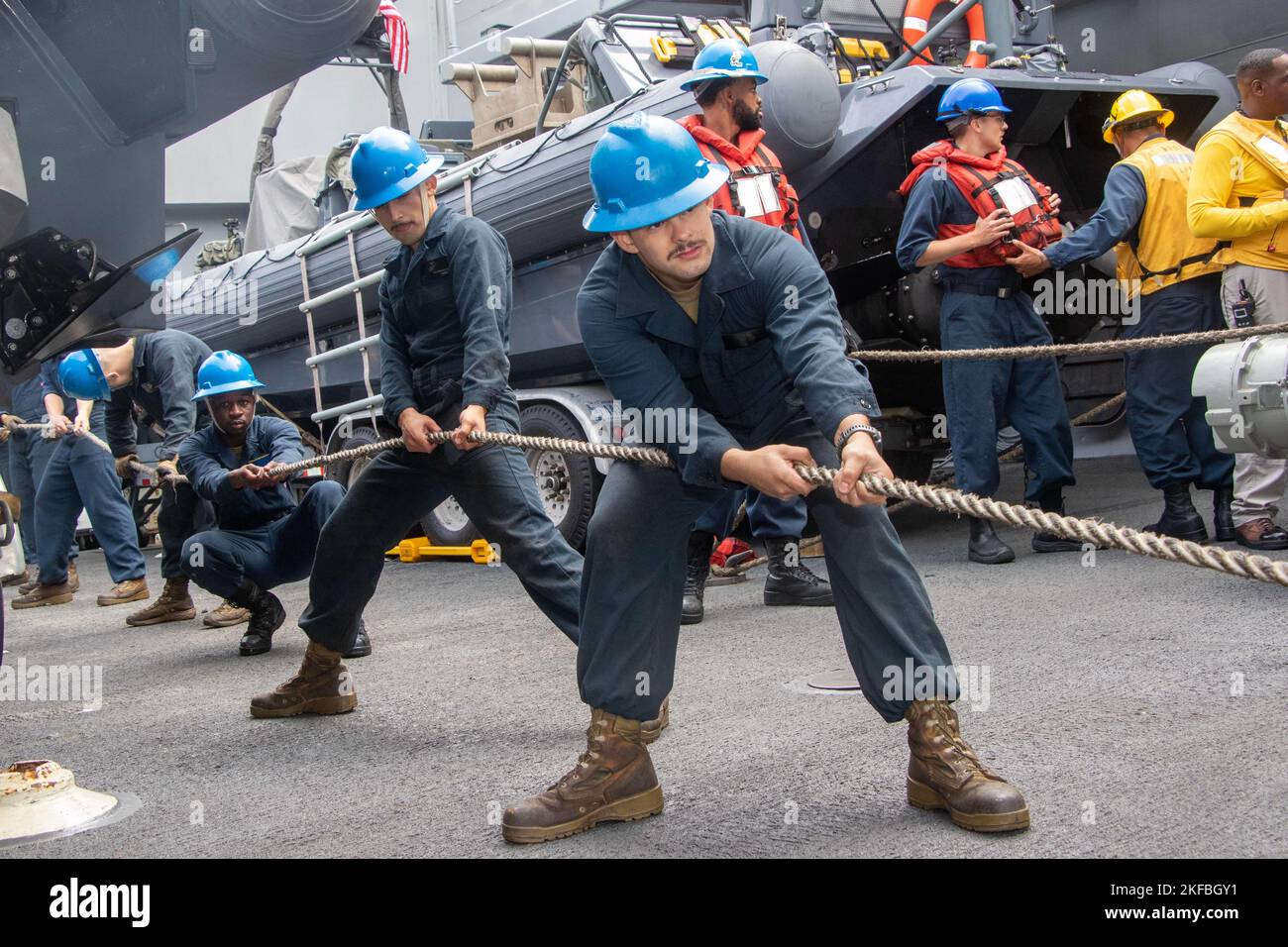 PACIFIC OCEAN (Sept. 2, 2022) – Marines from Combat Cargo aboard ...