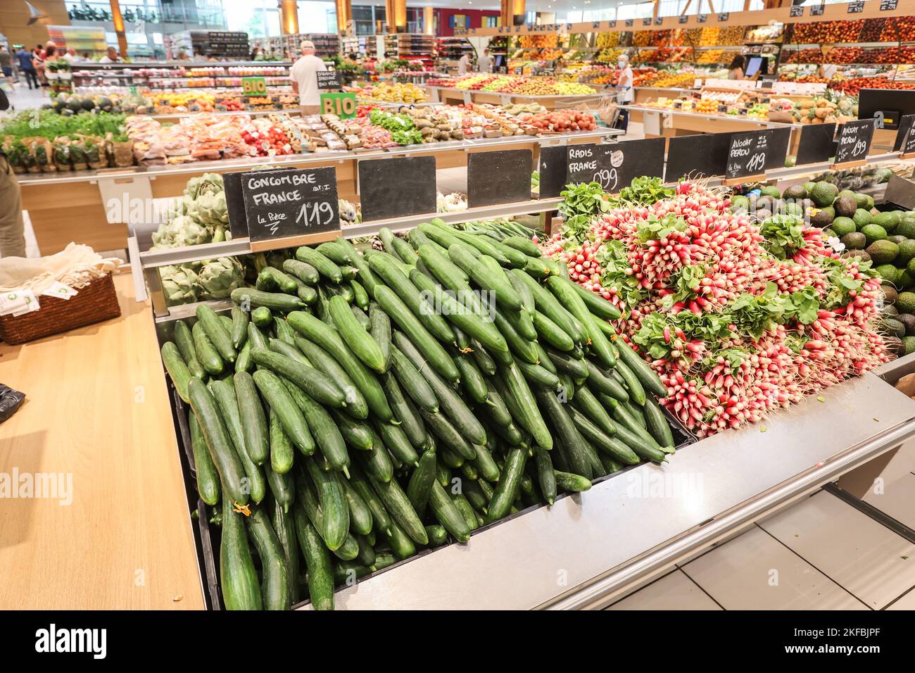 Cucumber,vegetable,fruit,section,on,display,At,E.Leclerc,large,hyper ...