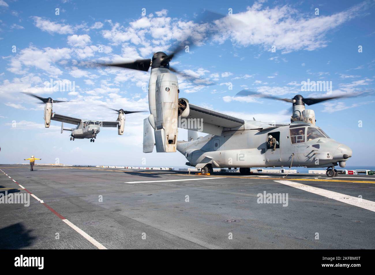 220902-N-VS068-1032 PACIFIC OCEAN (Sept. 2, 2022) – An MV-22 Osprey ...