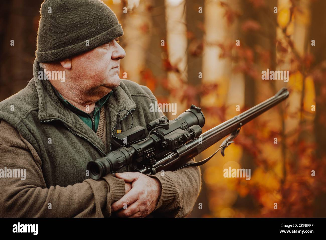 Father and son hunting silhouette hi-res stock photography and images ...