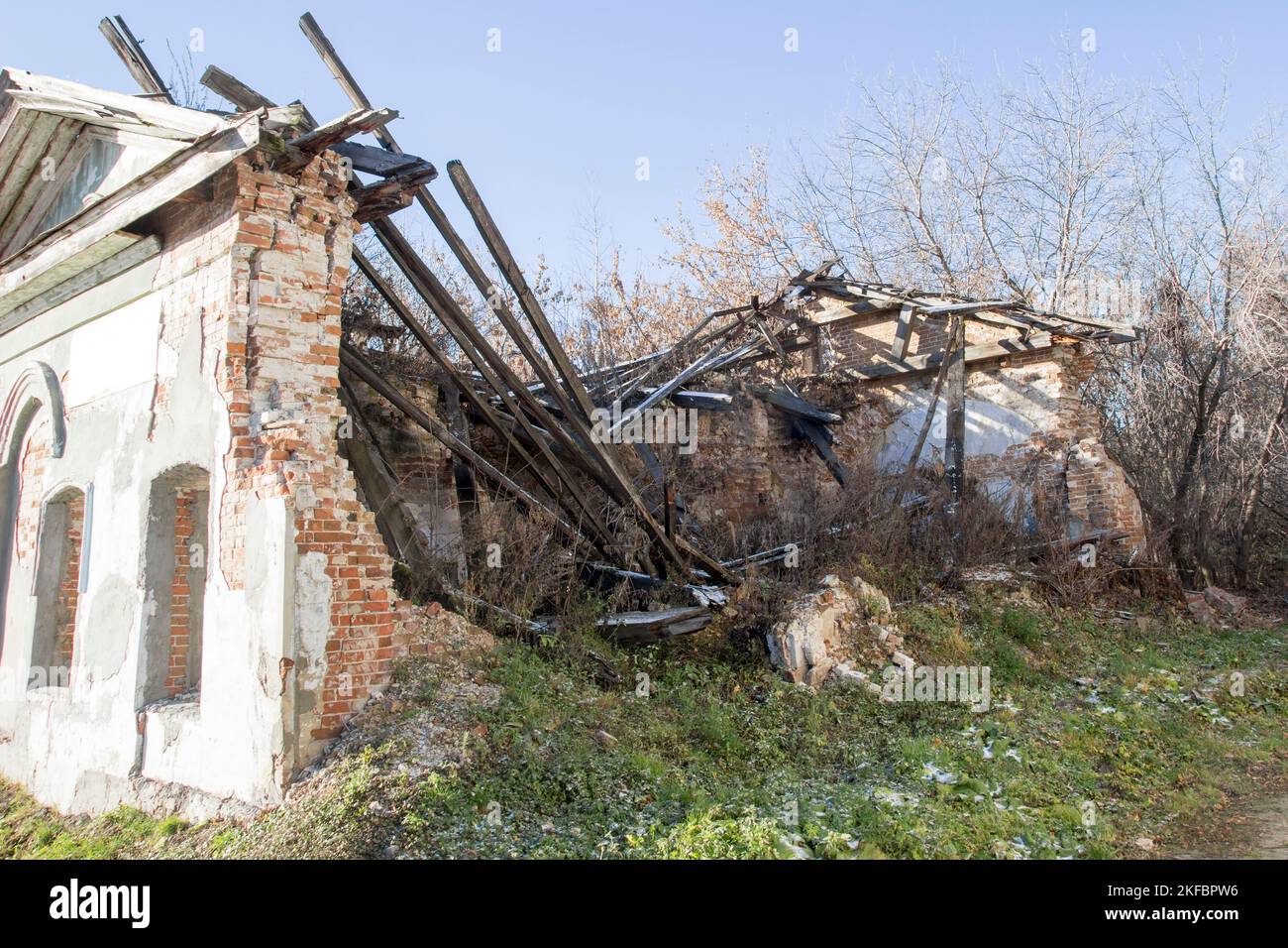 An old stone ruined house. The ruins of a brick house in a provincial ...