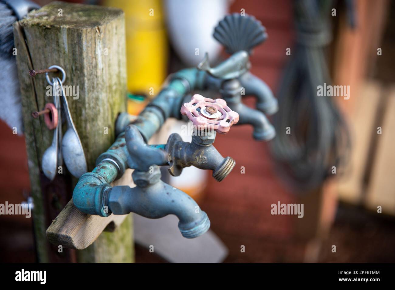 Outdoor water faucets hi-res stock photography and images - Alamy