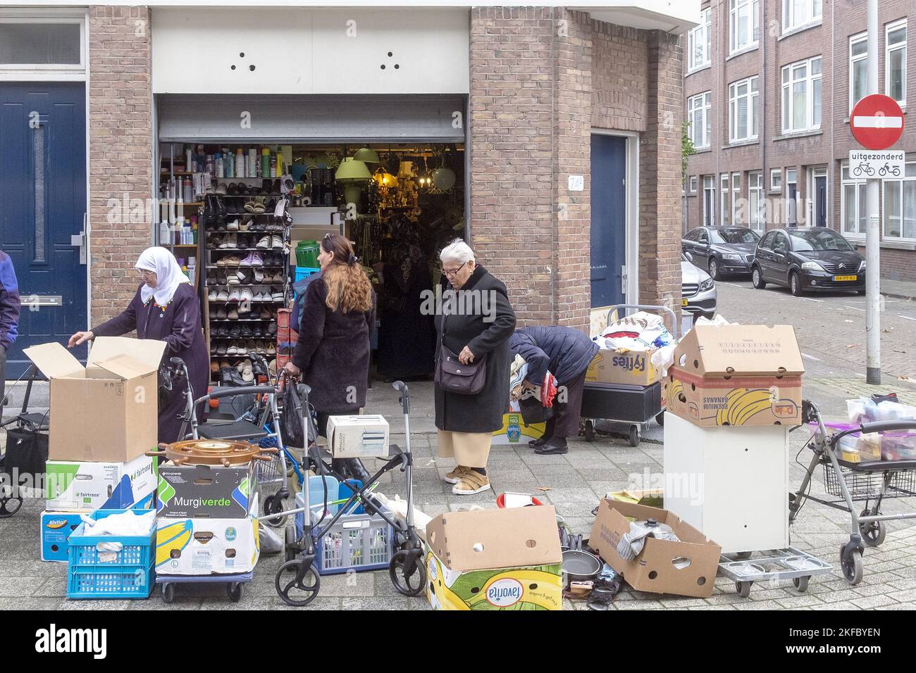 In Rotterdam Charlois there is a junk shop or junk shop where you can ...