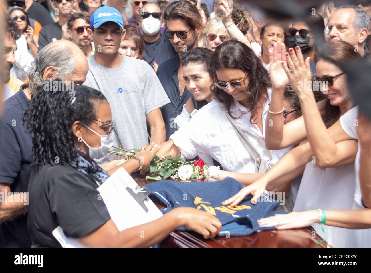 Rio De Janeiro, Brazil. 17th Nov, 2022. Relatives, friends and fans ...