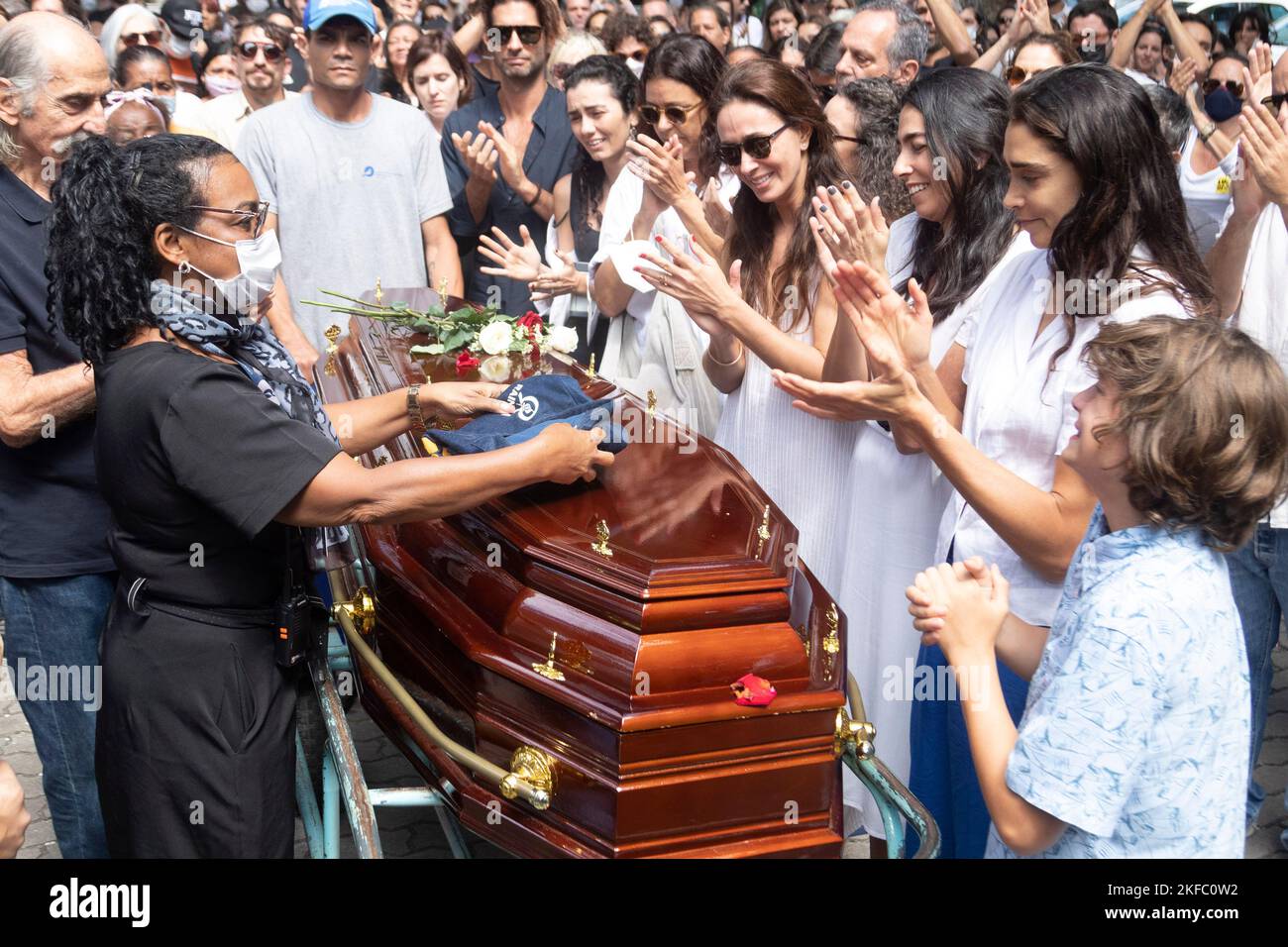 Rio De Janeiro, Brazil. 17th Nov, 2022. Relatives, friends and fans ...