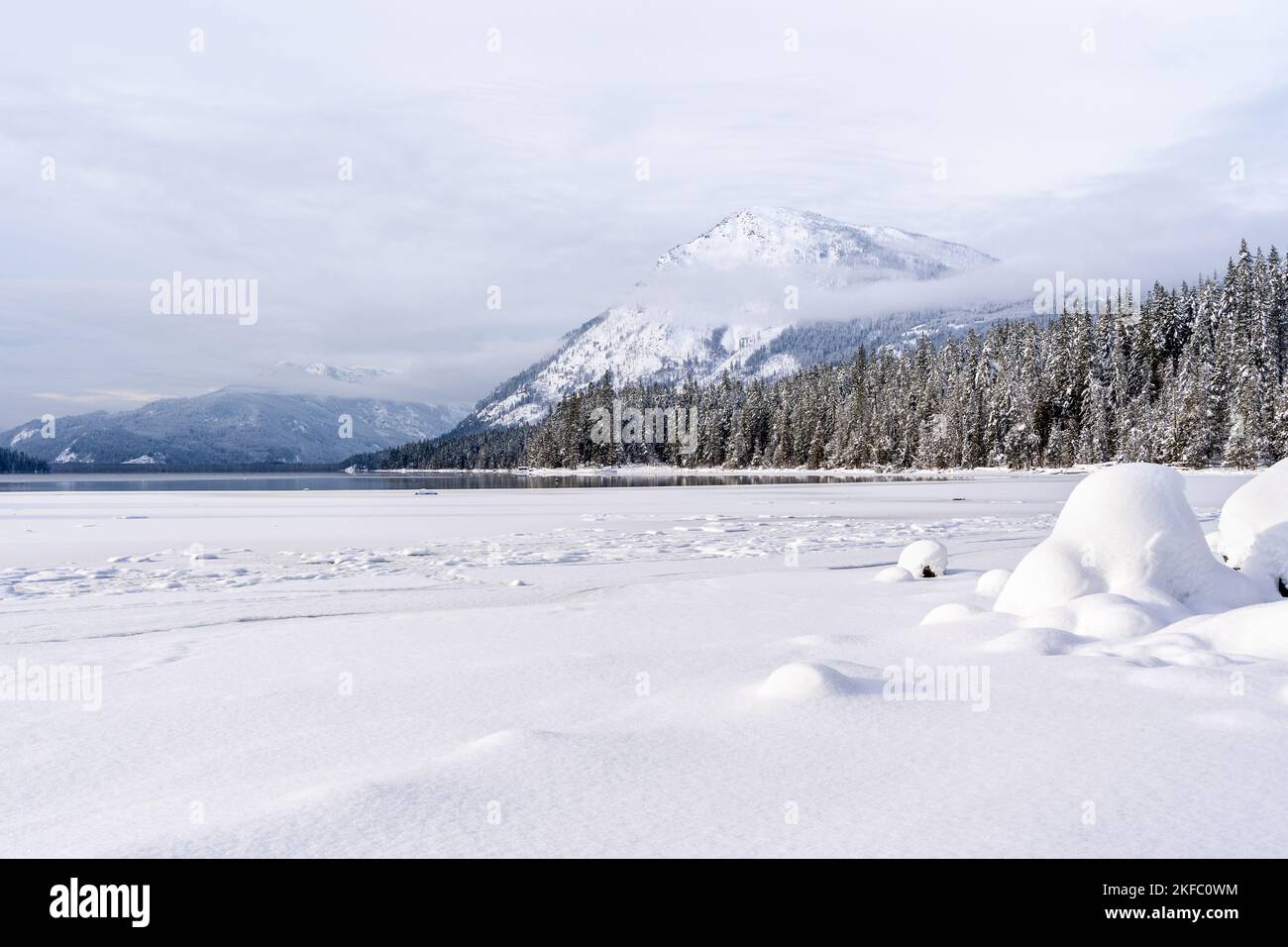 Beautiful mountain lake snow hi-res stock photography and images - Alamy
