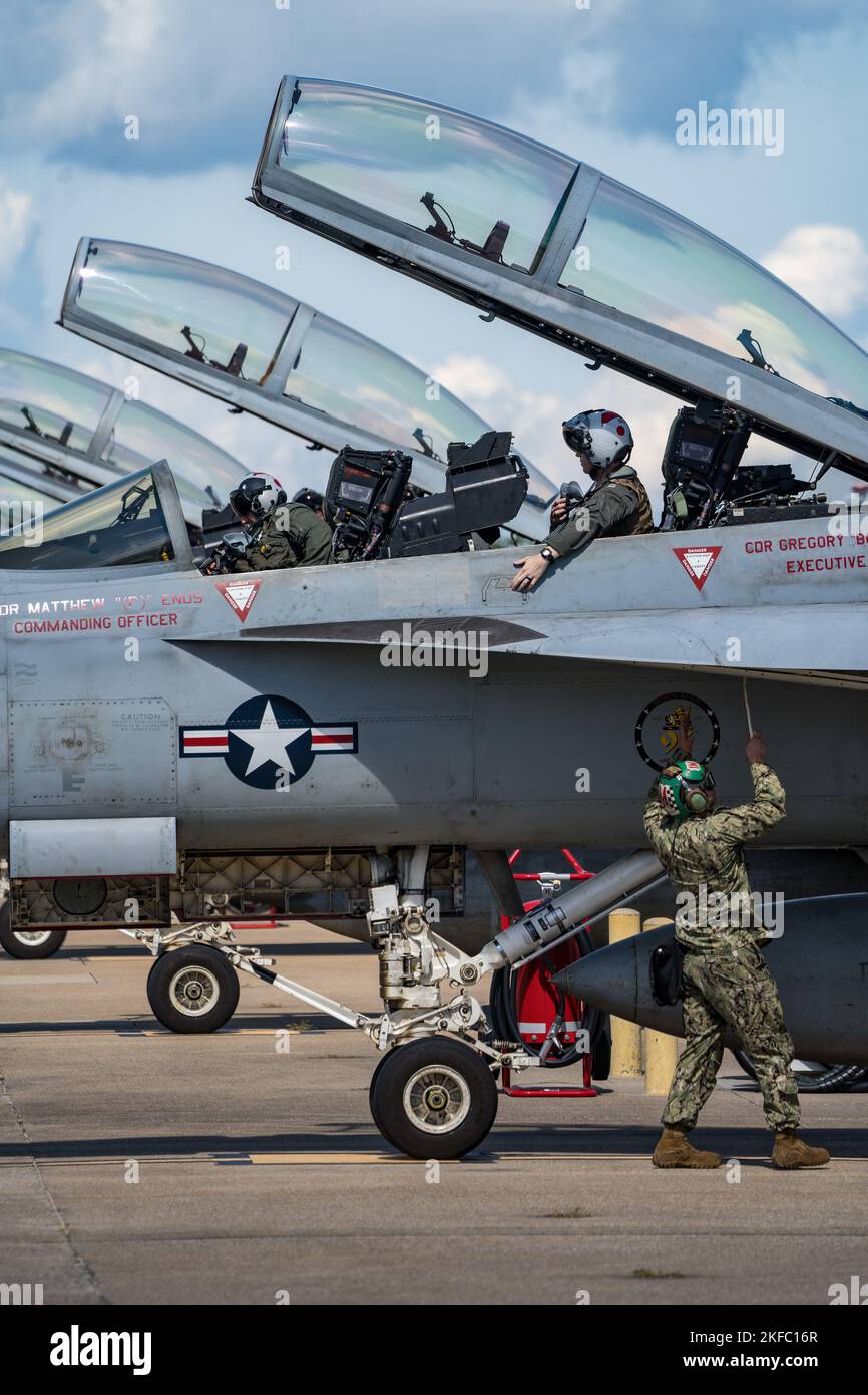 220905-N-SH953-1063 Virginia Beach, Va. (Sept. 5, 2022) - The “Red Rippers” of Strike Fighter ...