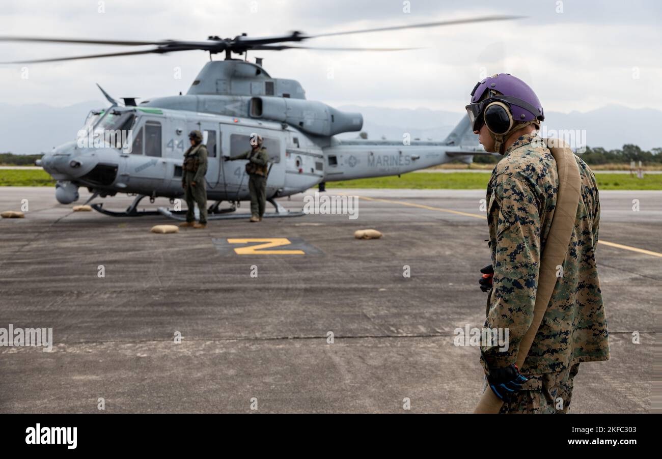 U.S. Marines with Marine Light Attack Helicopter Squadron (HMLA) 773 ...