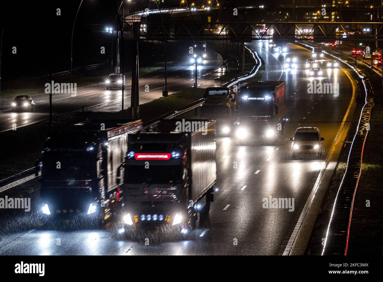 EINDHOVEN - Crowds on the A2 motorway near Eindhoven. Rijkswaterstaat ...