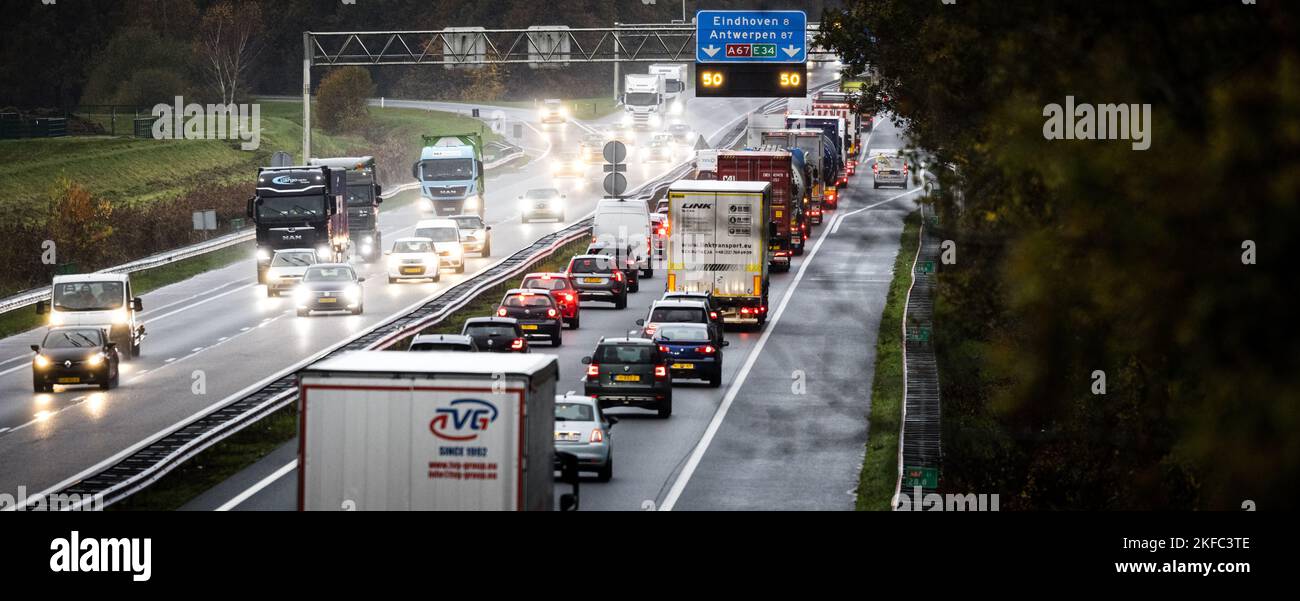 EINDHOVEN - Crowds on the A67 motorway near Eindhoven. Rijkswaterstaat ...