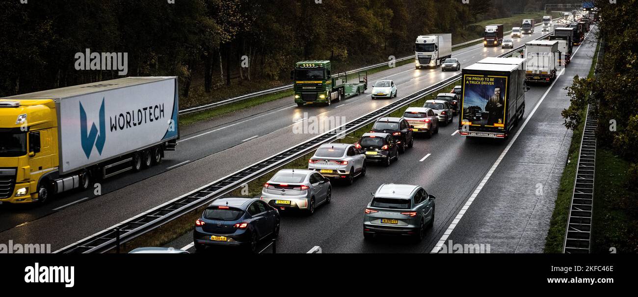 EINDHOVEN - Crowds on the A67 motorway near Eindhoven. Rijkswaterstaat ...