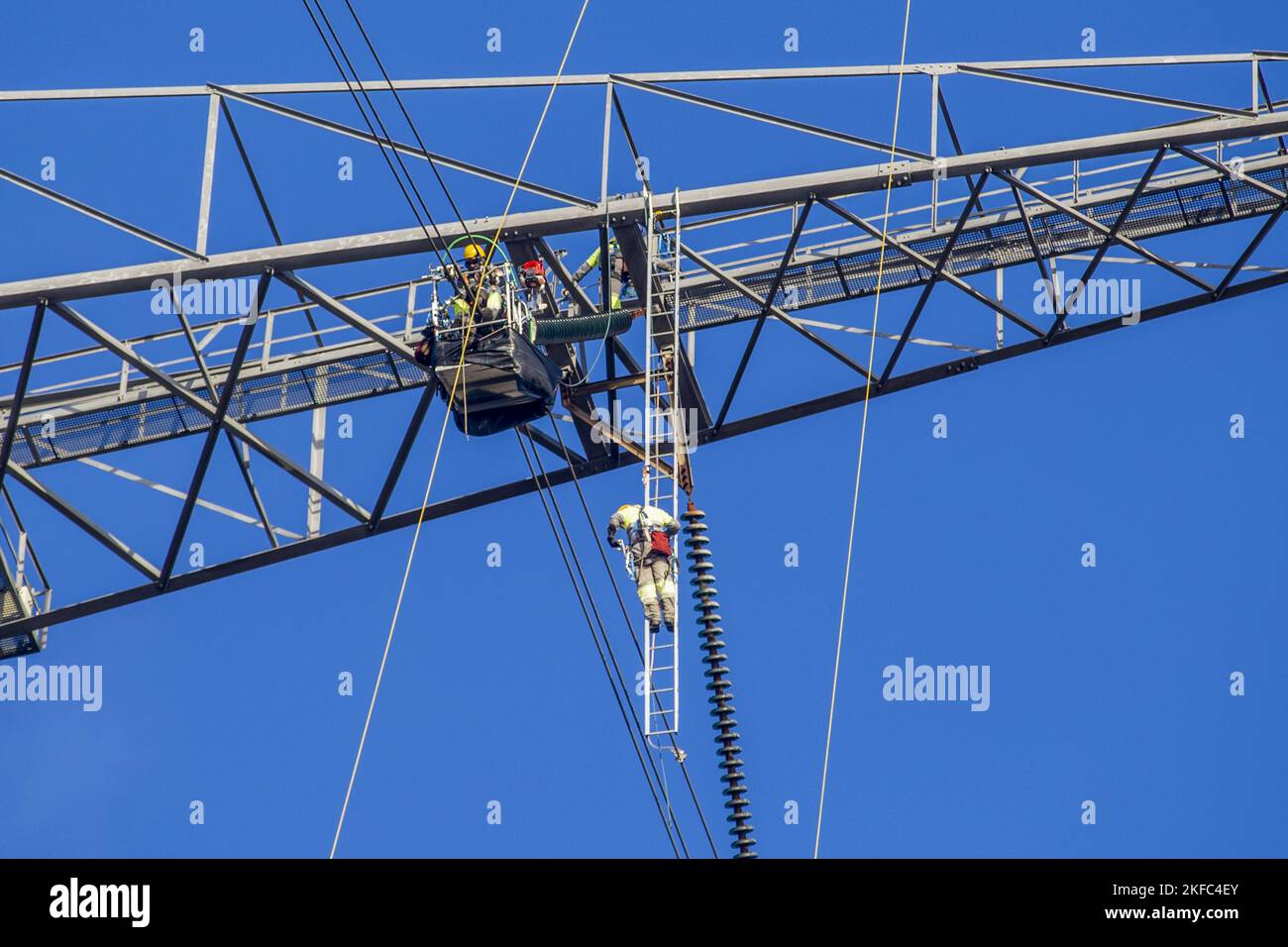SLIEDRECHT - On Wednesday, November 16, 2022, workers were working at a ...