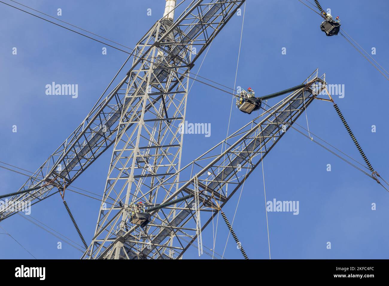 Werken op grote hoogte hi-res stock photography and images - Alamy