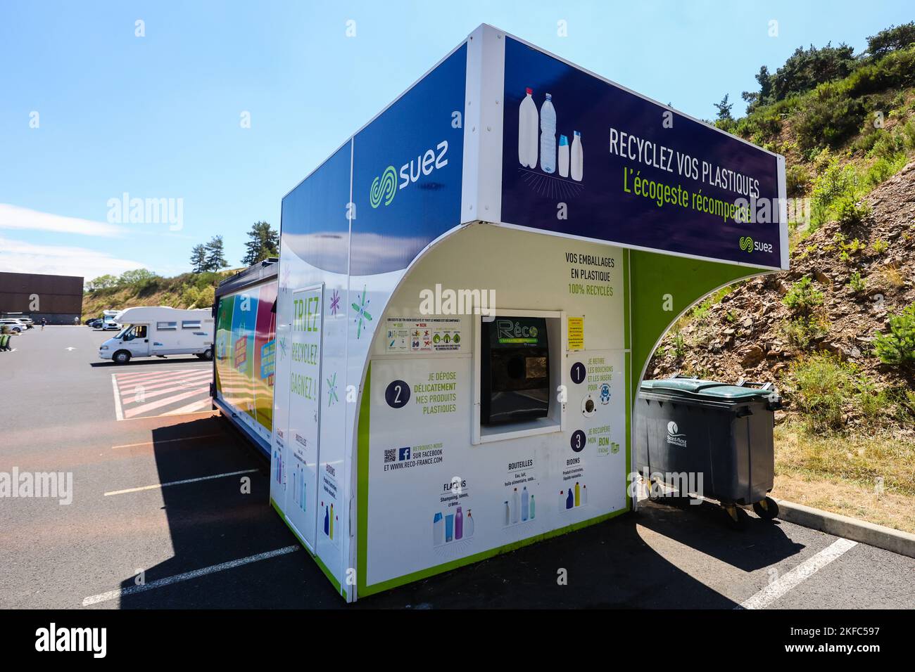 Recycling bottles hypermarket hi-res stock photography and images - Alamy