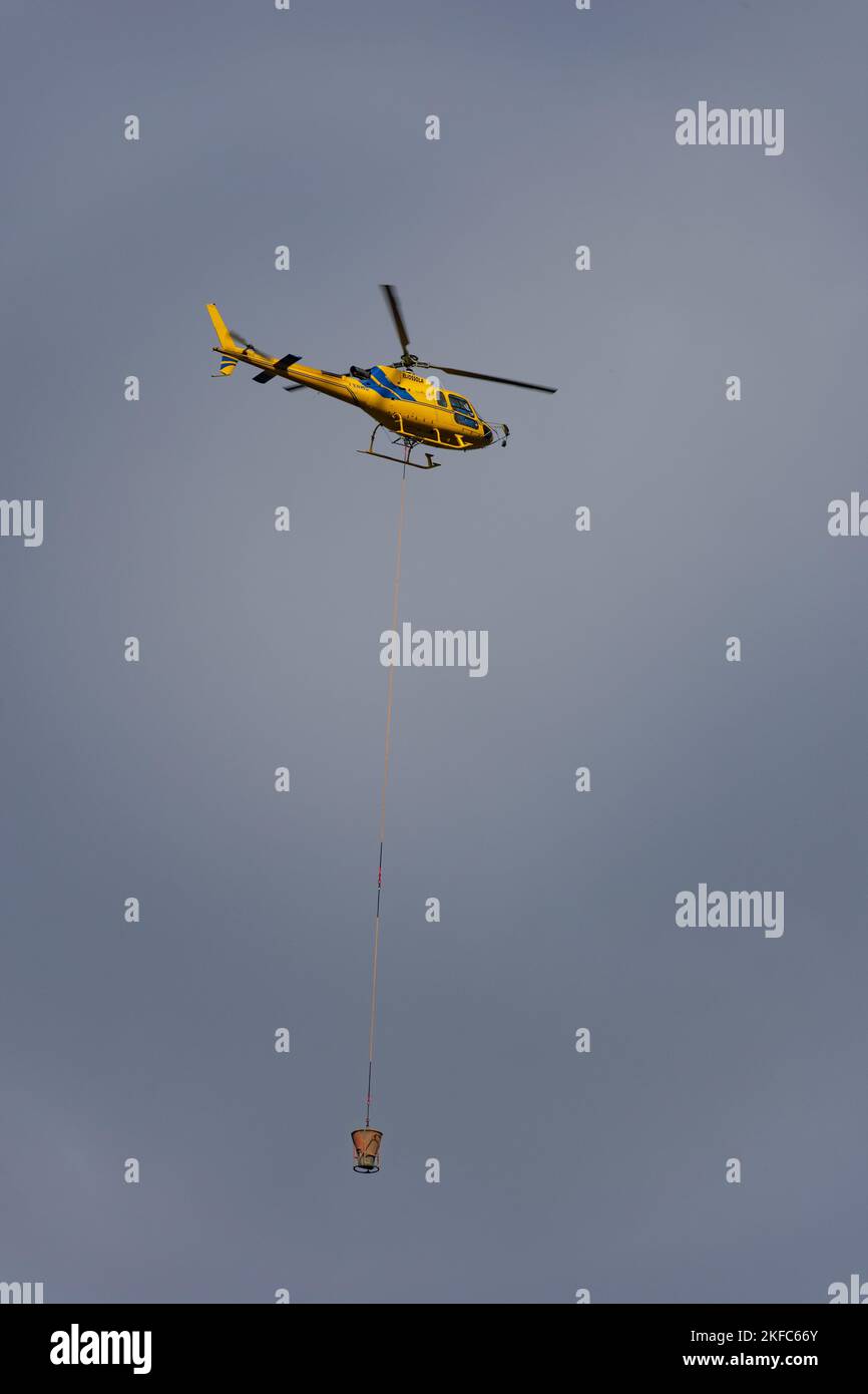Construction with helicopter hi-res stock photography and images - Alamy