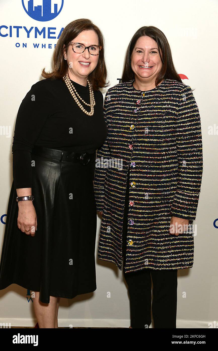 New York, New York, USA. 17/11/2022, Beth Shapiro and Nancy Cutler of ...