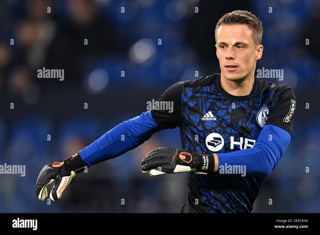 GELSENKIRCHEN - FC Schalke 04 goalkeeper Alexander Schwolow during the ...