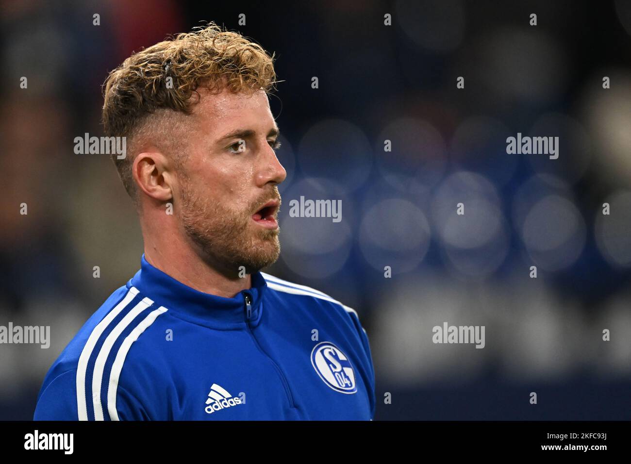 GELSENKIRCHEN - FC Schalke 04 goalkeeper Ralf Fahrmann during the ...