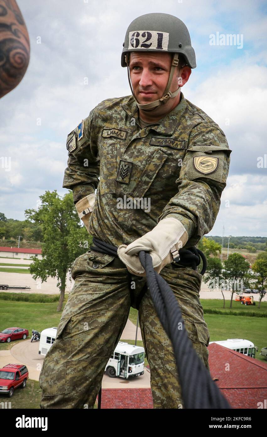 Rappel tower army hi-res stock photography and images - Alamy