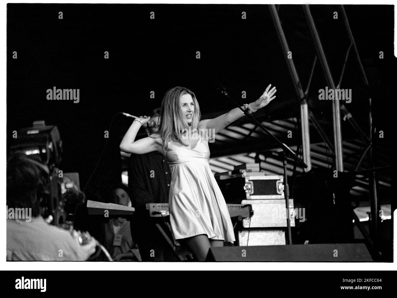 SARAH CRACKNELL, SAINT ETIENNE, GLASTONBURY 94: Singer Sarah Cracknell ...