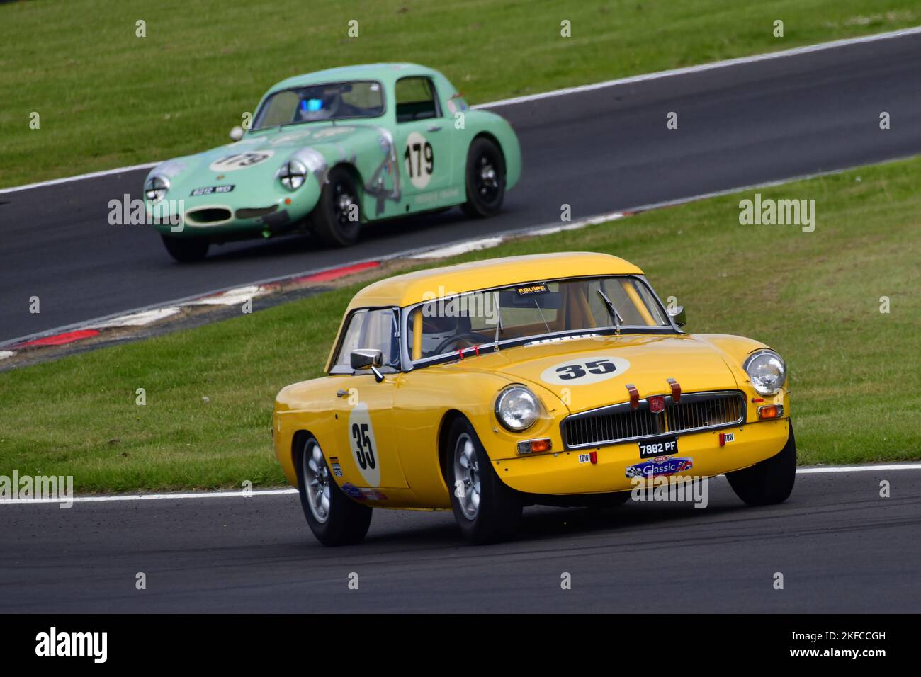Tim Greenhill, MG B FIA, Equipe Libre, Equipe GTS, a forty minute race ...