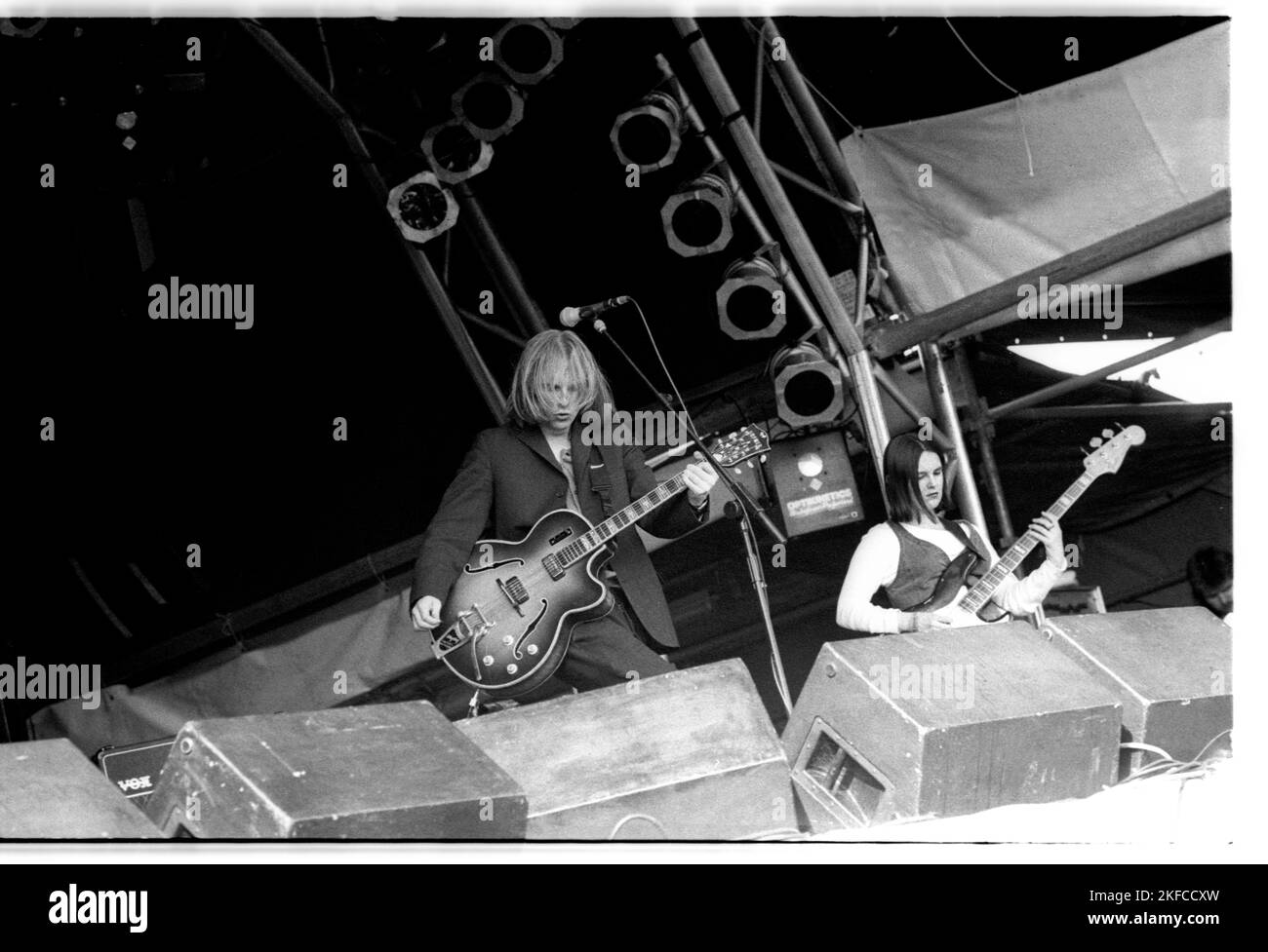 Singer and guitarist Luke Haines and bass player Alice Readman from The ...