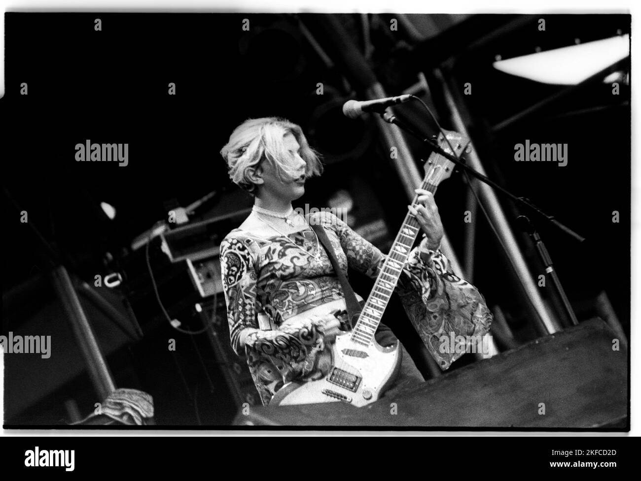 Belly singer Black and White Stock Photos & Images - Alamy