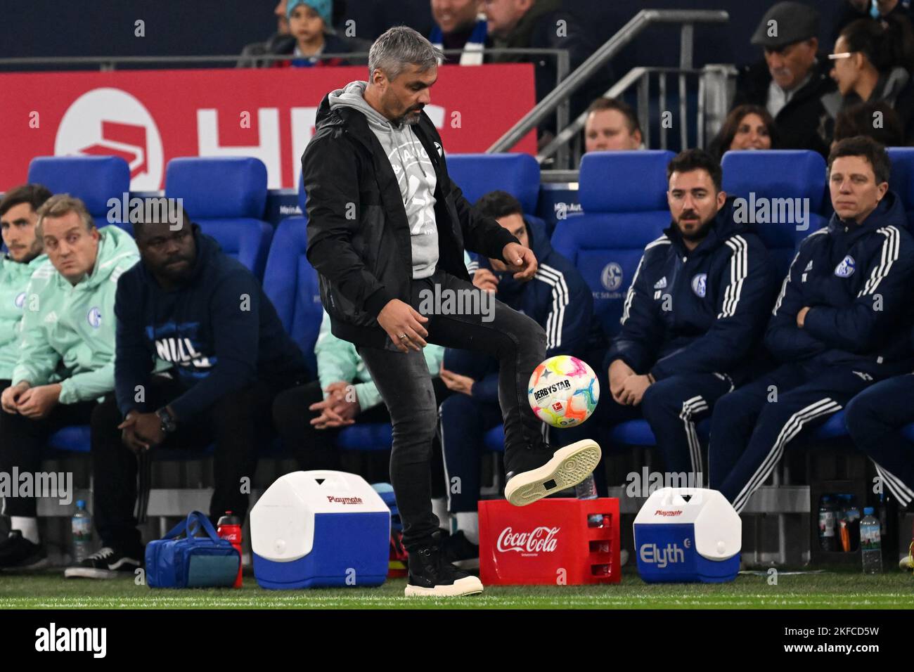 GELSENKIRCHEN - FC Schalke 04 trainer coach Thomas Reis during the ...