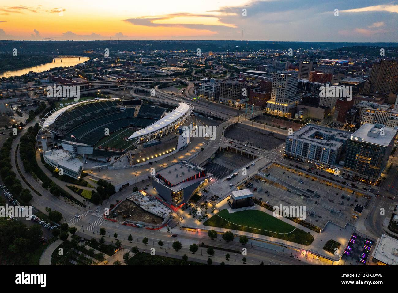 An aerial view of Cincinnati Ohio during sunset. USA Stock Photo - Alamy