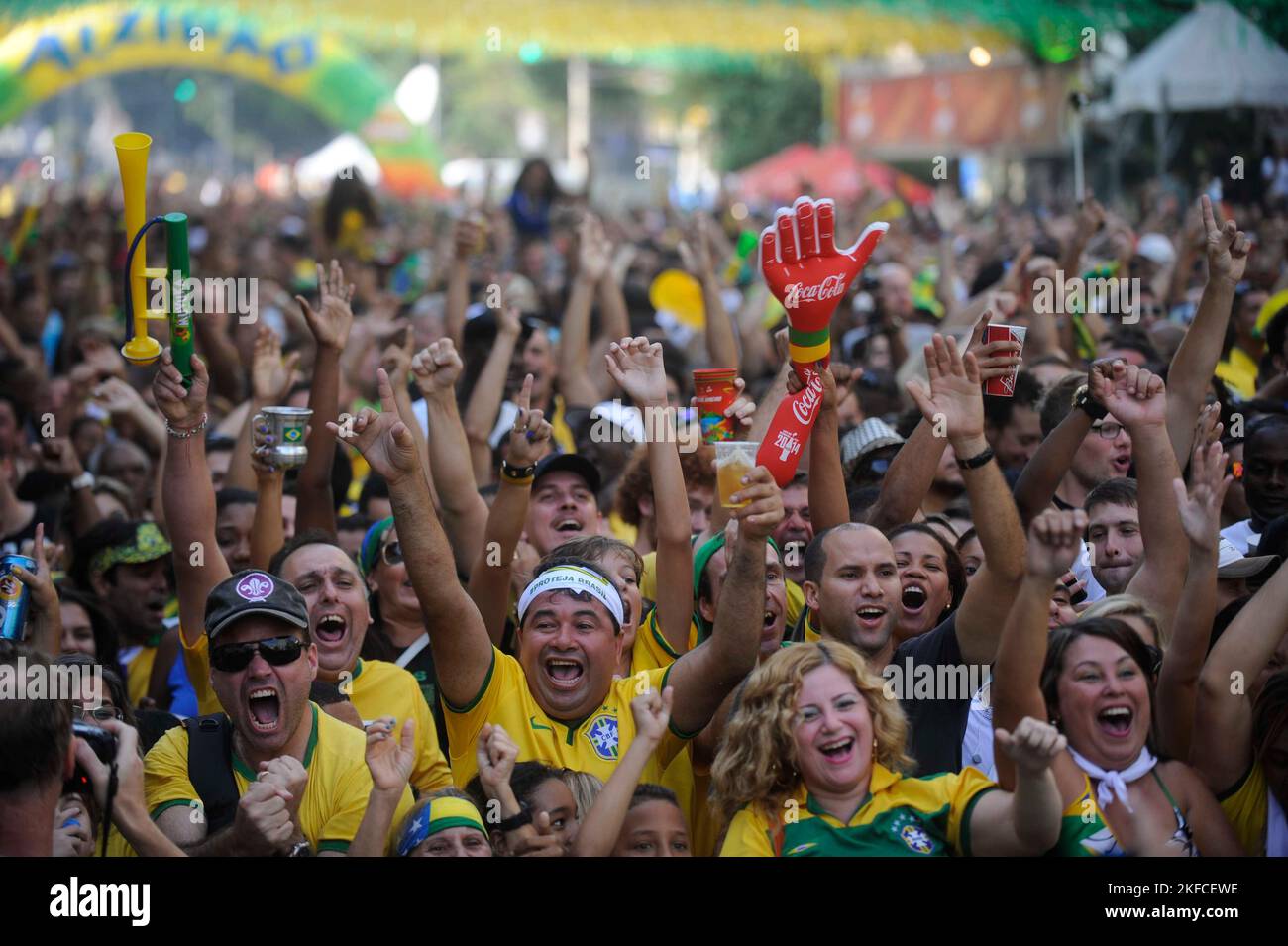 Football fan party 2022 hi-res stock photography and images - Alamy