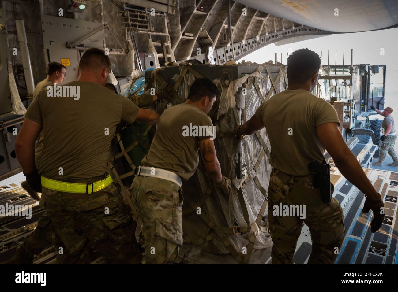 U.S. Air Force Airmen from the 386th Expeditionary Force Support ...