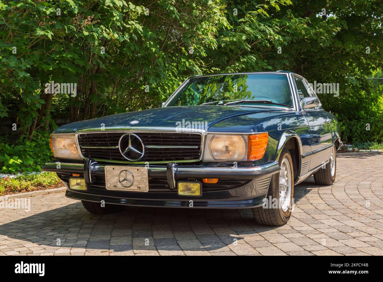 Mercedes sl 1970s hi-res stock photography and images - Alamy