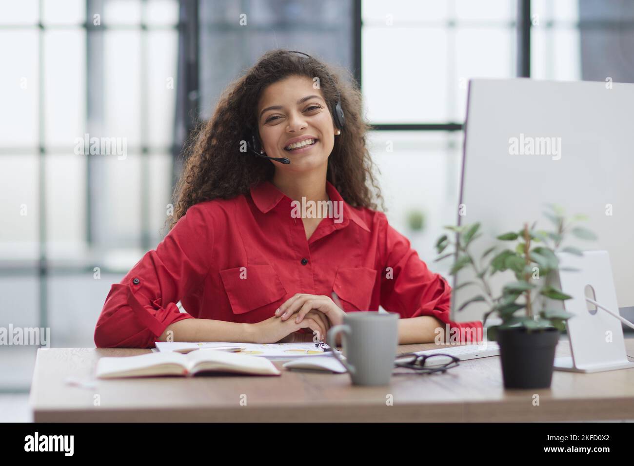 Welcome business. Handshake, business man with shake hands Stock Photo ...