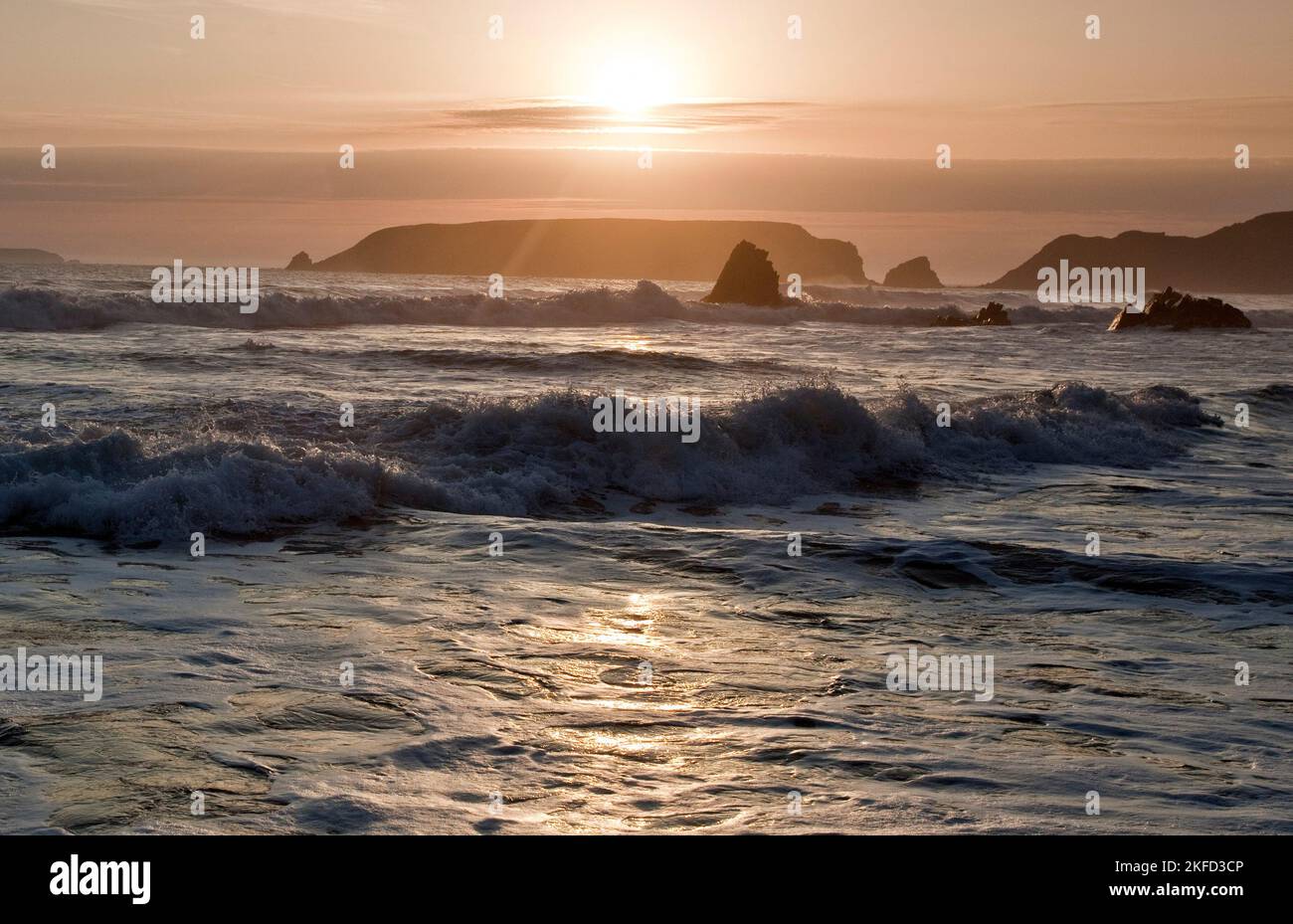 Beautiful late summer sunset, view of Irish sea, Gateholm Island ...