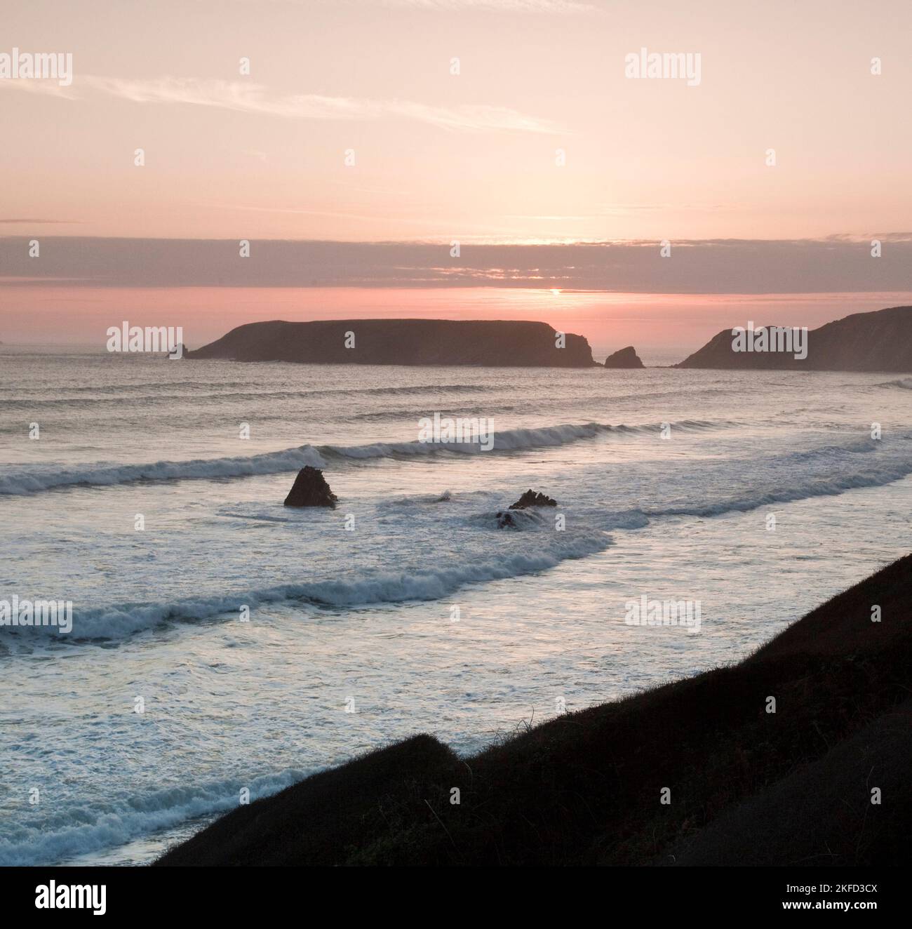 Beautiful late summer sunset, view of Irish sea, Gateholm Island ...