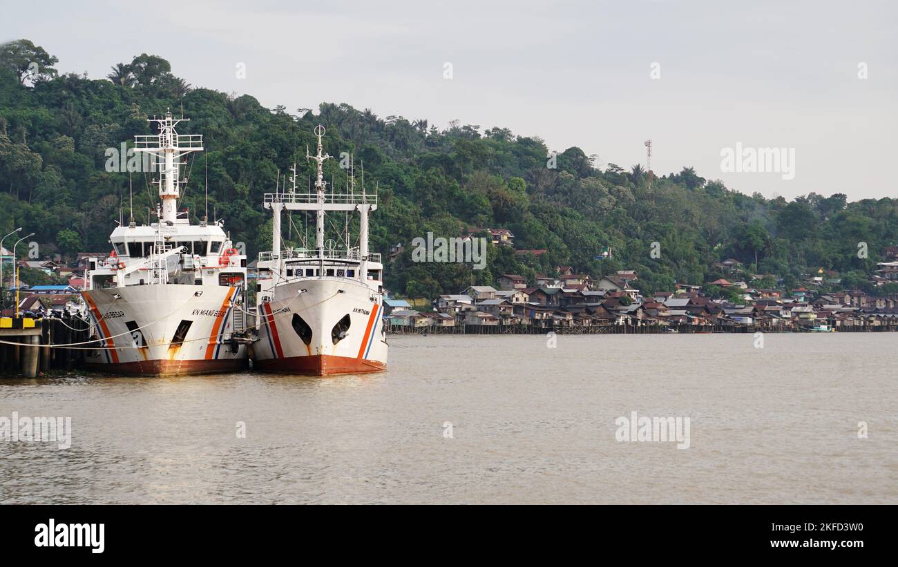 The view of ships docked at Samarinda Harbor before the riverside ...