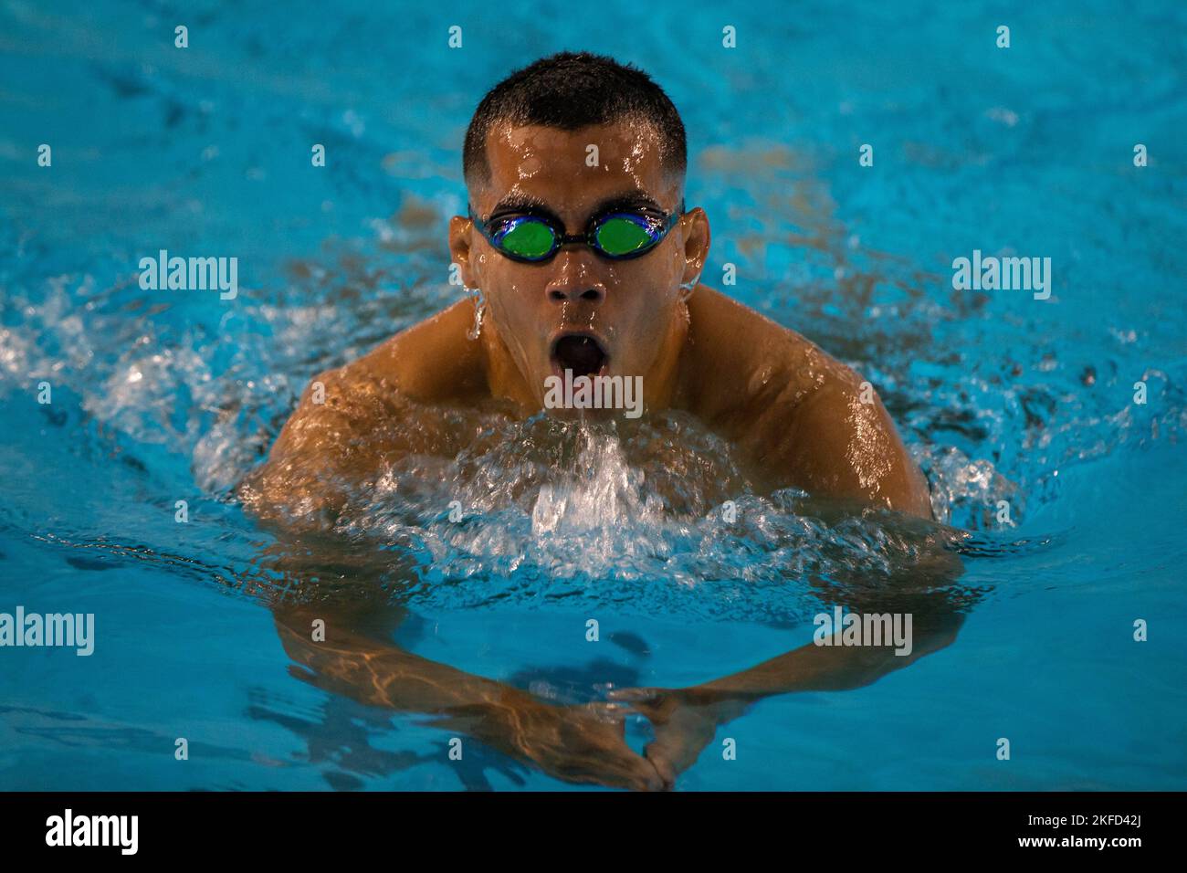 500 meter swim hi-res stock photography and images - Alamy