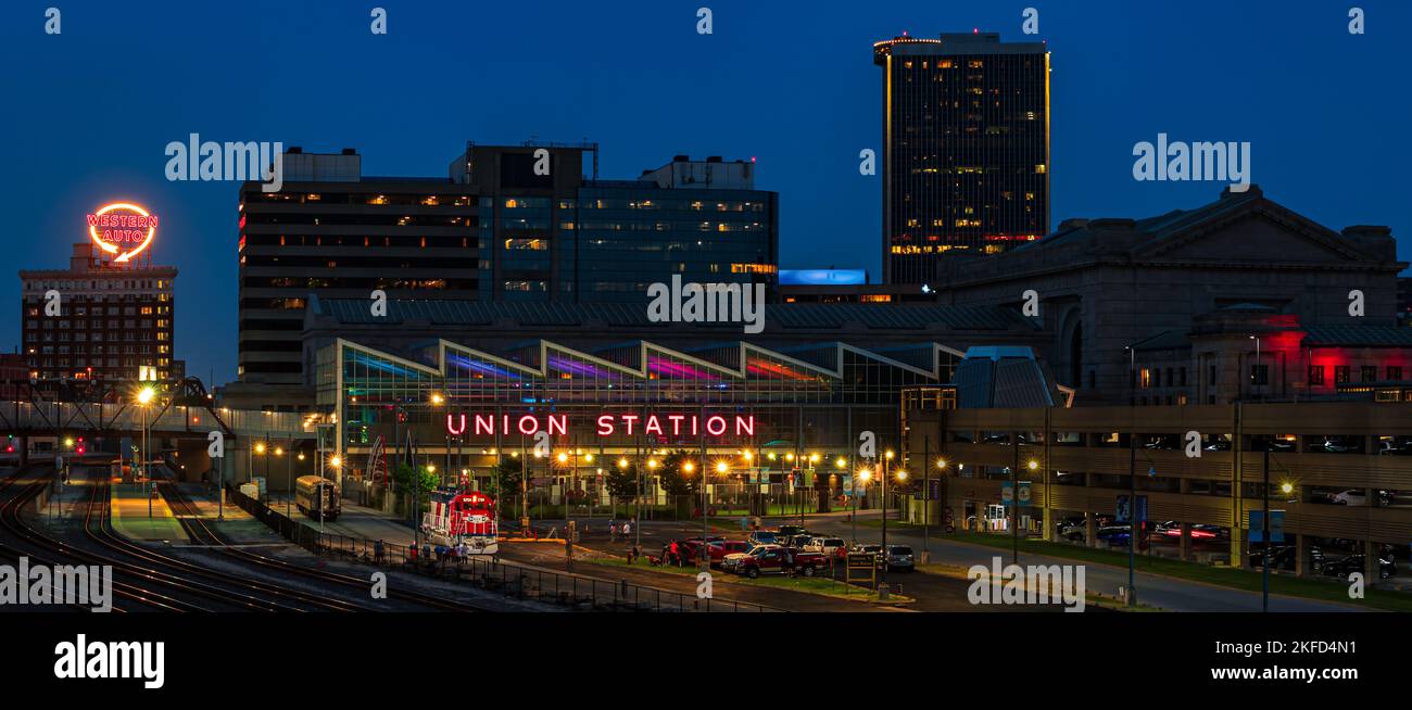 The Union Station at night with lights Stock Photo - Alamy