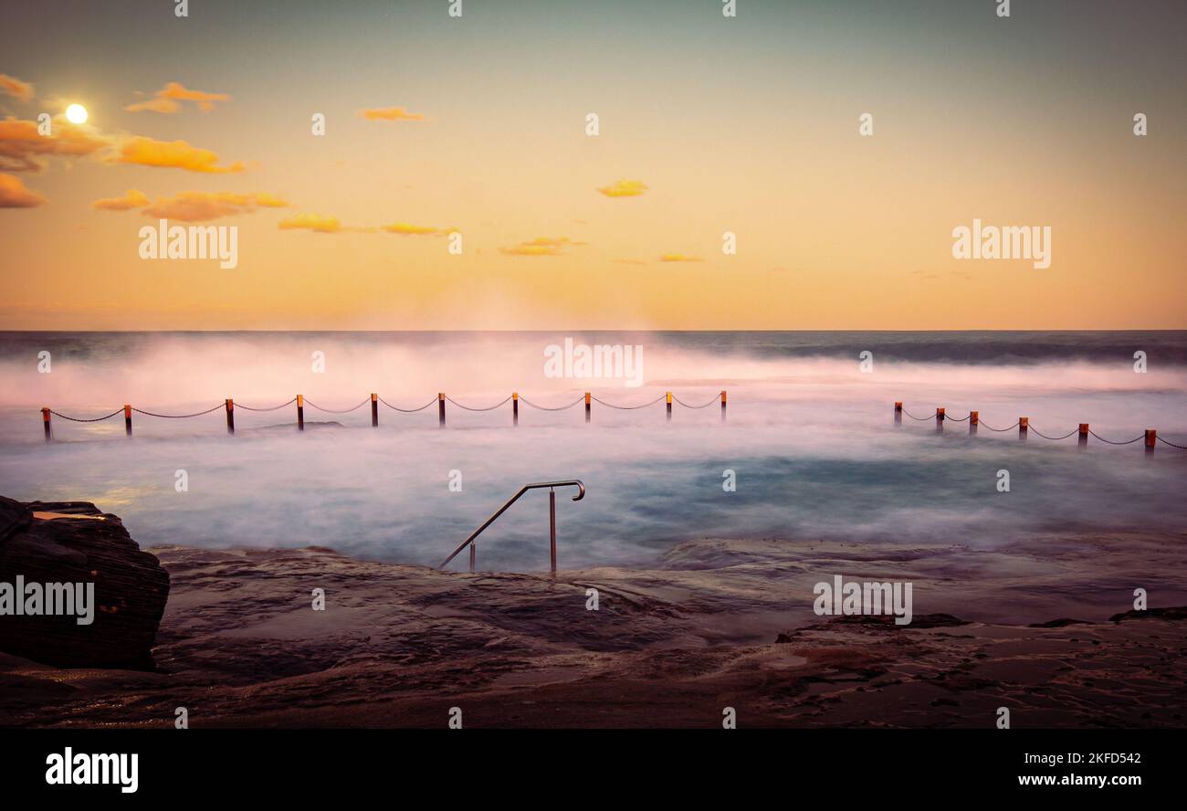 A beautiful dawn sky overlooking the ocean and Maroubra rock pool ...