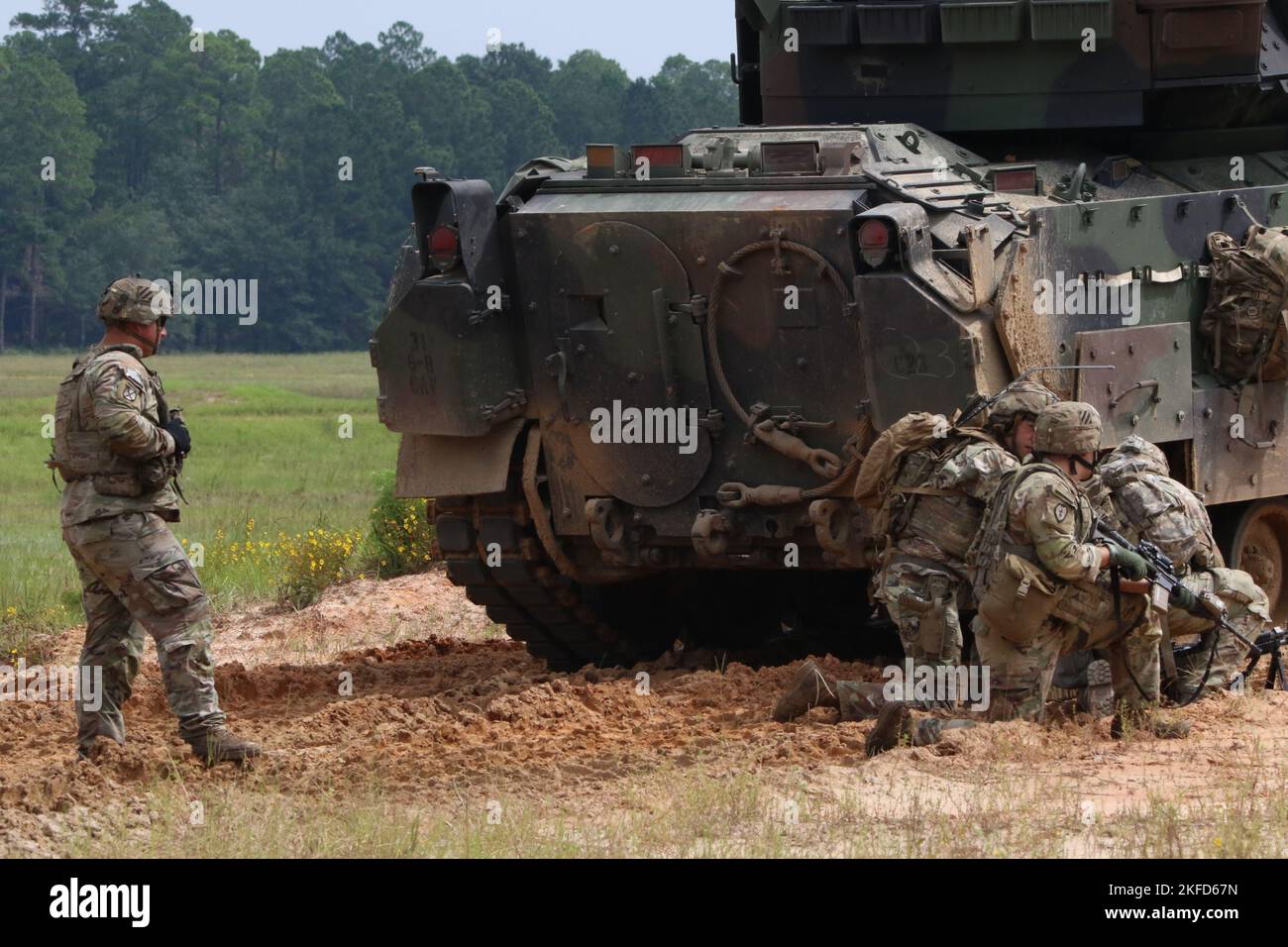 U.S. Army Soldiers assigned to the "Mustang Squadron," 6th Squadron ...